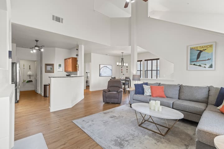 Gated Condo, Close To Golf, Ski Areas & Tahoe! - Reno