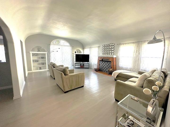 Luxury Beverly Hills Adjacent House W/ Backyard - Hollywood, CA