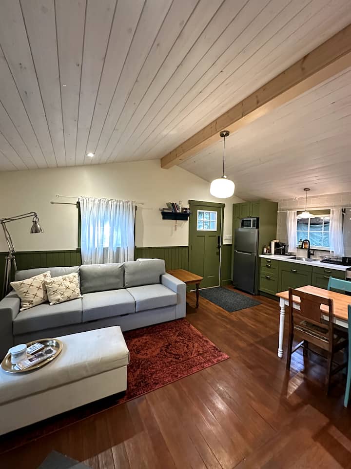 Cozy Cabin Retreat - Galiano Island