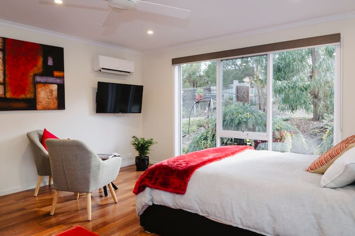 Garden Cottage In Mount Eliza - Mornington