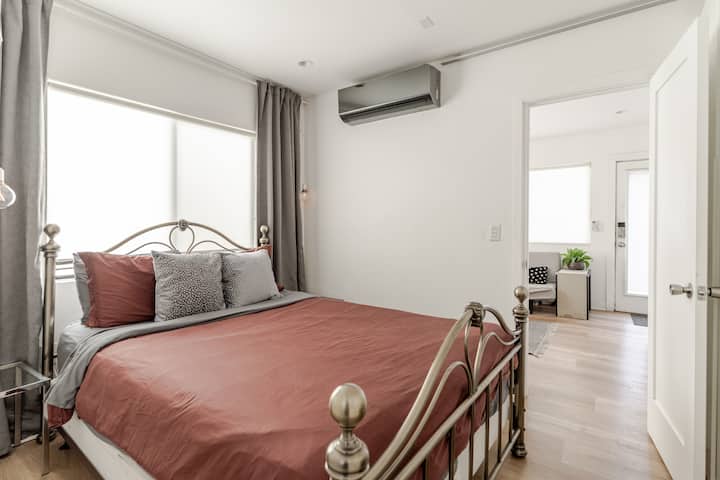 Sunset & Echo Park - Excellent Location! Walkable! - Los Angeles, CA