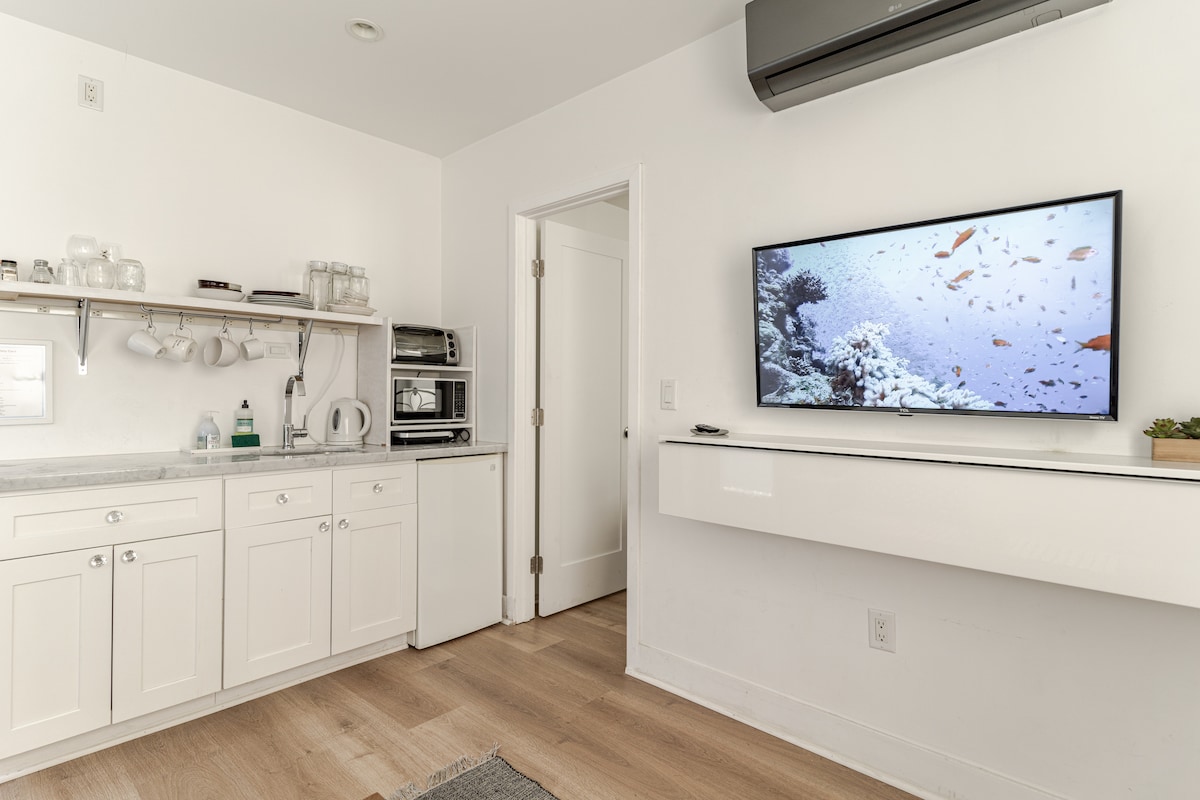 Walkable Echo Park Near Sunset! Save 31+Nights! - Bungalows for Rent in ...