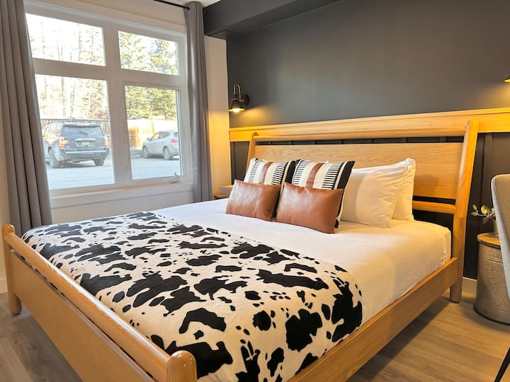 W118- Aircon King-bed Studio Tsn Gym Free Parking - Alberta