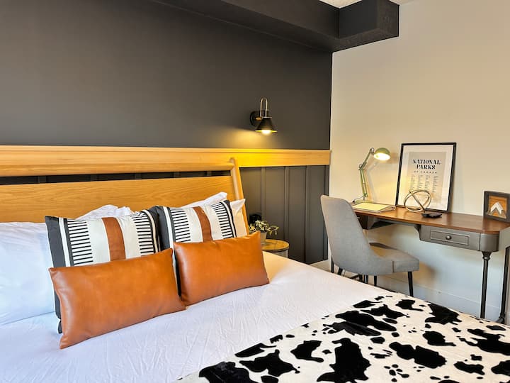 Weekly Special: King Bed Studio, Tsn, Gym, Parking - Canmore