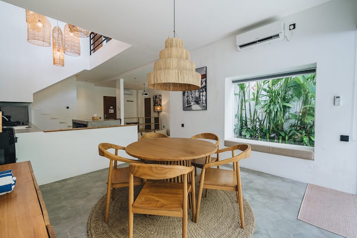 Canggu Tropical Chic 2br Villa - With Home Cinema - Canggu