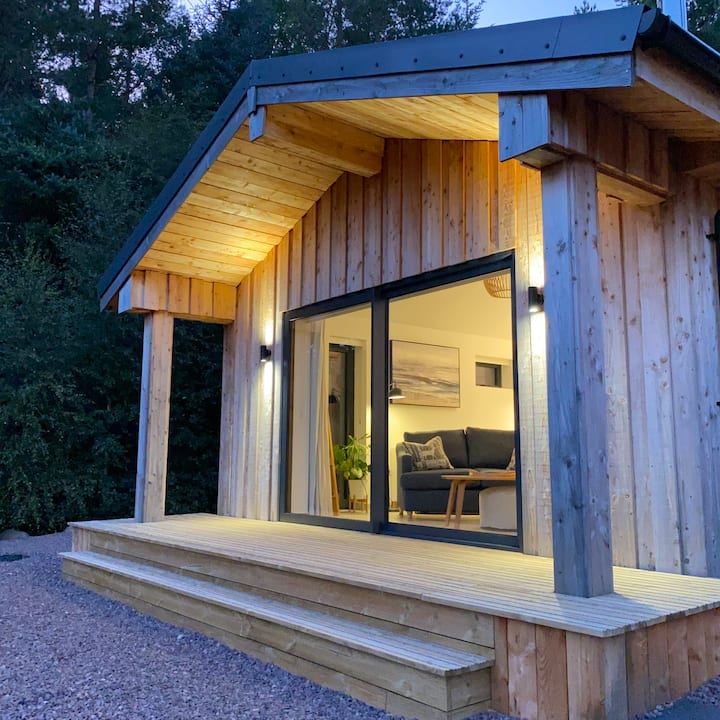 Stunning Mountain Loch Views With Coastal Walks - Skye