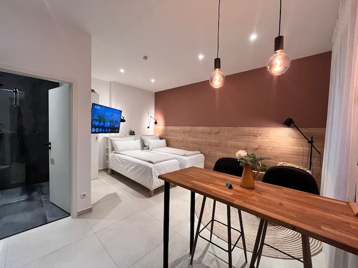 Modern Studio In Prime Location – Place To Be Stay - Pforzheim