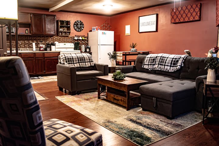 The Rialto Airbnb - Akron, OH