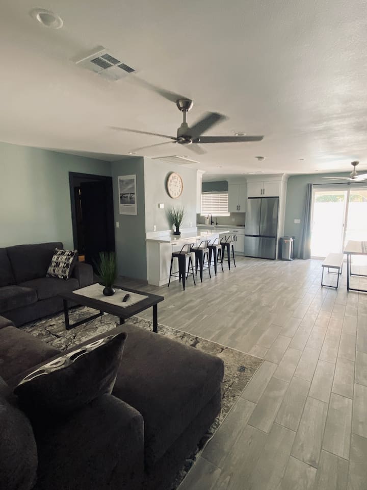 5 Star Gorgeous Pool Home With Boat Parking - Lake Havasu City, AZ