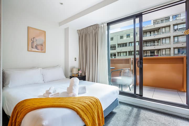 Sleek Central Apartment With A Private Balcony! - Auckland
