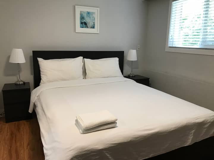 Private Room Near Sky Train - Burnaby