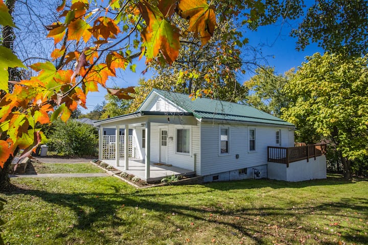 Modern Getaway - National Park Oasis - Babcock State Park, Clifftop