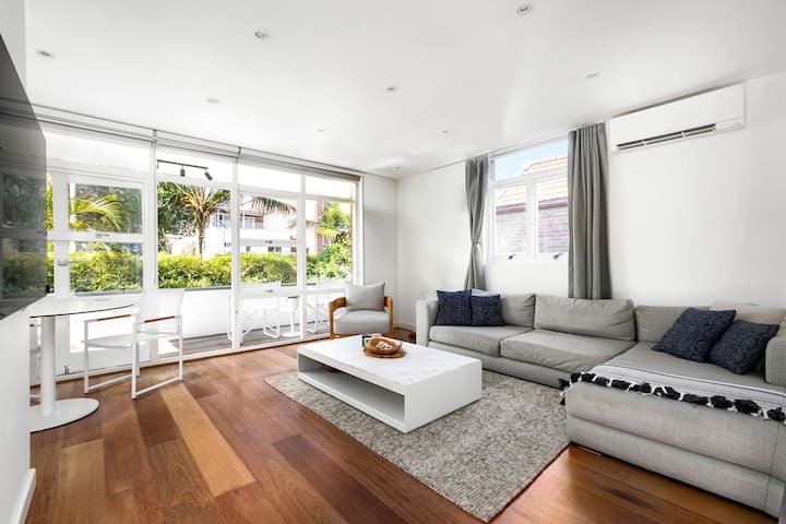 The Galaxy Lounge - Beach Apartment - Bondi Beach