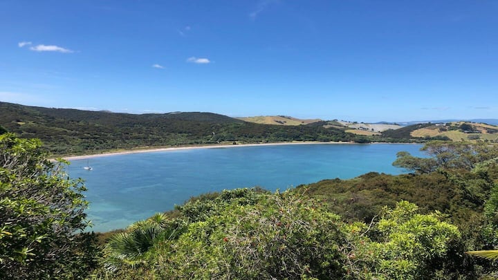 Baywatch - Stunning Beachside Retreat - Waiheke Island