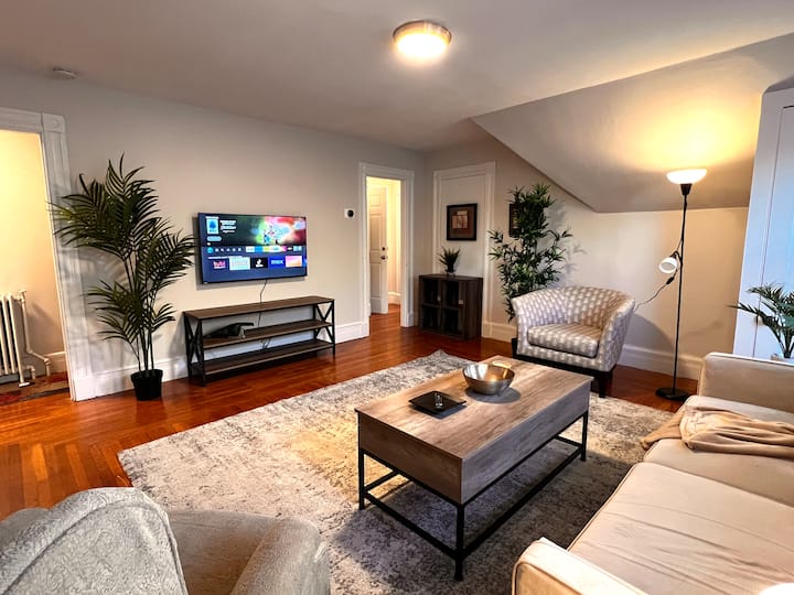 B3-3 Stylish & Comfortable Oasis - New Haven, CT