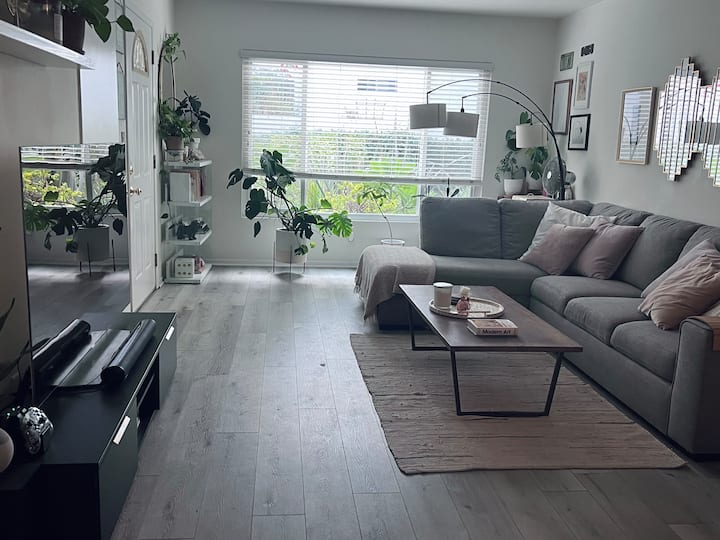 Private Room Suite & Bathroom - Santa Monica