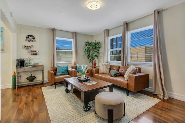 Beach Disney Hot Tub Wi-fi Pet-friendly - Huntington Beach, CA