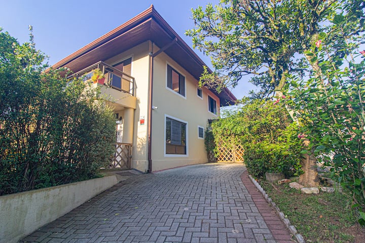 Sobrado 6q 3b Anexo Ao Pq. São Lourenço L Pedreira - Curitiba