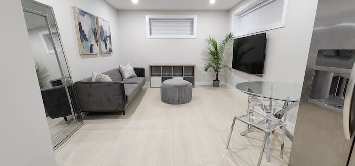 New Modern, Bright & Spacious Private Room #1 - Port Moody