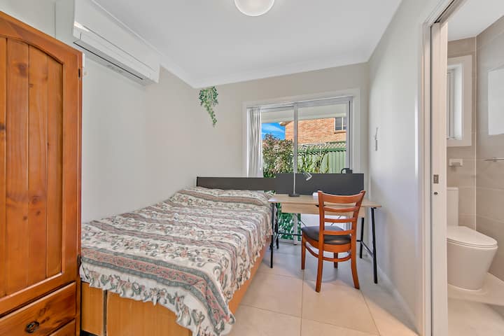 Big&quiet Room+bathroom+study/tea Space - Parramatta