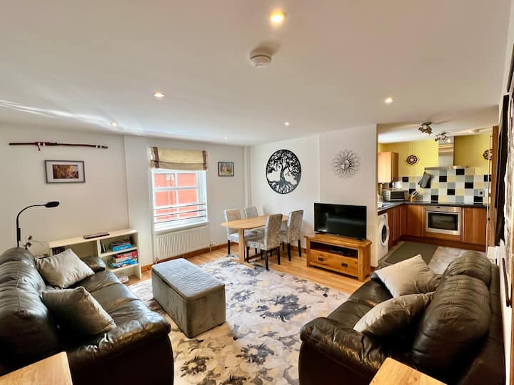 Modern Family Flat Near Train And Bus Station - Inverness