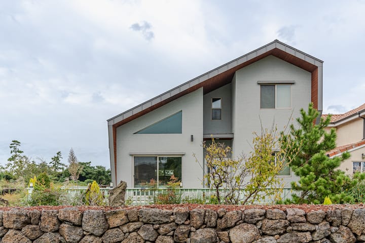 A Detached House / Wide Lawn / Pet Dog / Pension - 한림읍