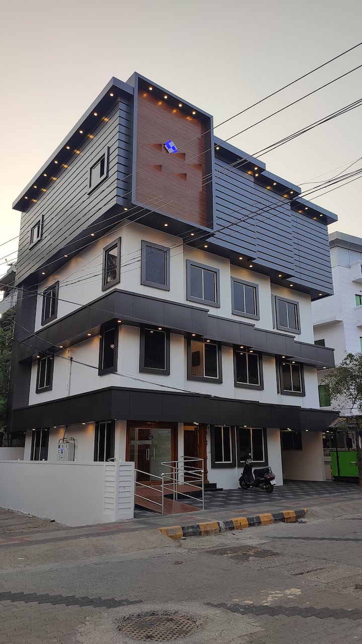 Hotel Very Near To Guruvayur Temple 100 Meters - Guruvayur