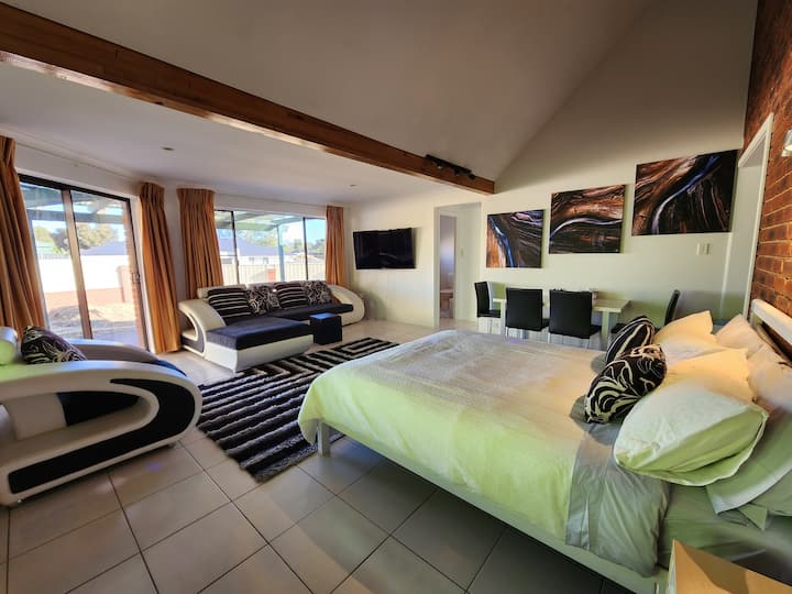 Tudor Stay In Ballajura - 珀斯