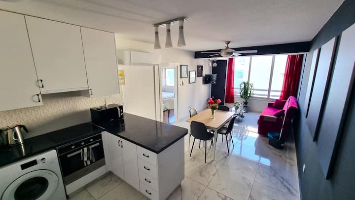 Stylish Beach Apt W/ Sea View | Pool | 200mbit - Larnaka