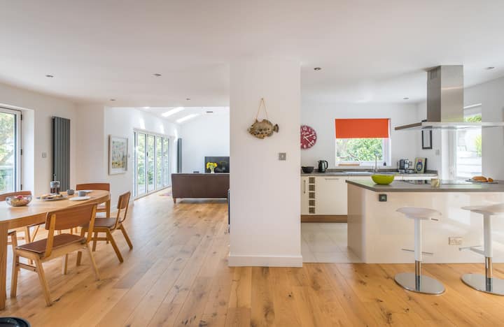 Stylish 4 Bed House Walking Distance To Beaches - Salcombe