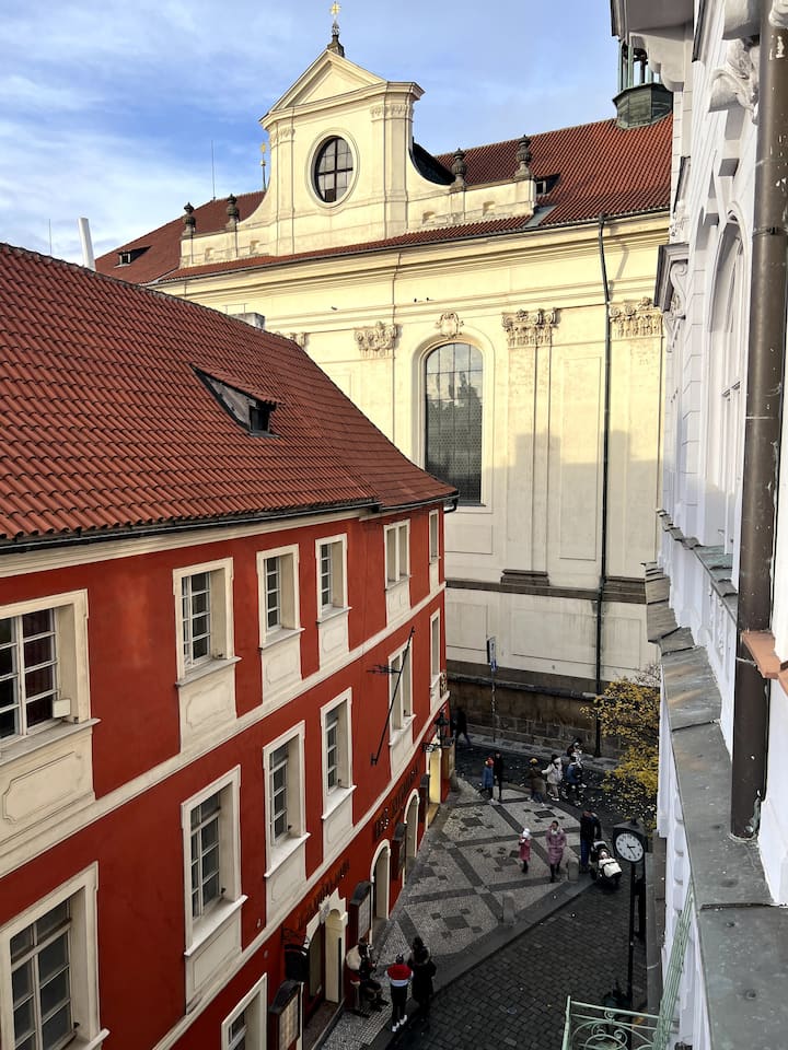 Old Town Apartment With Balcony - プラハ