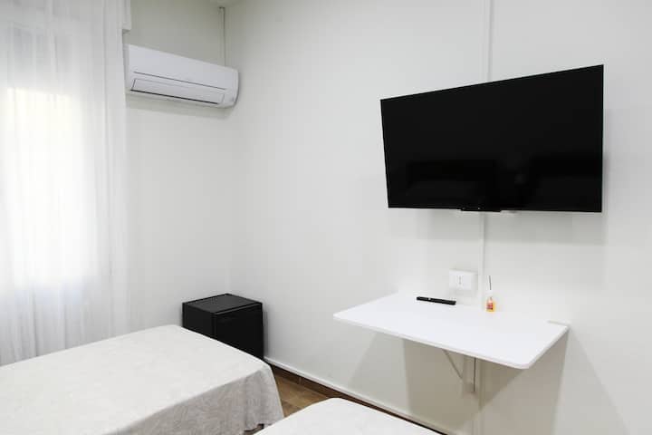 Camera N.8 - 3 Letti Singoli - Bagno Out-suite - Mirandola