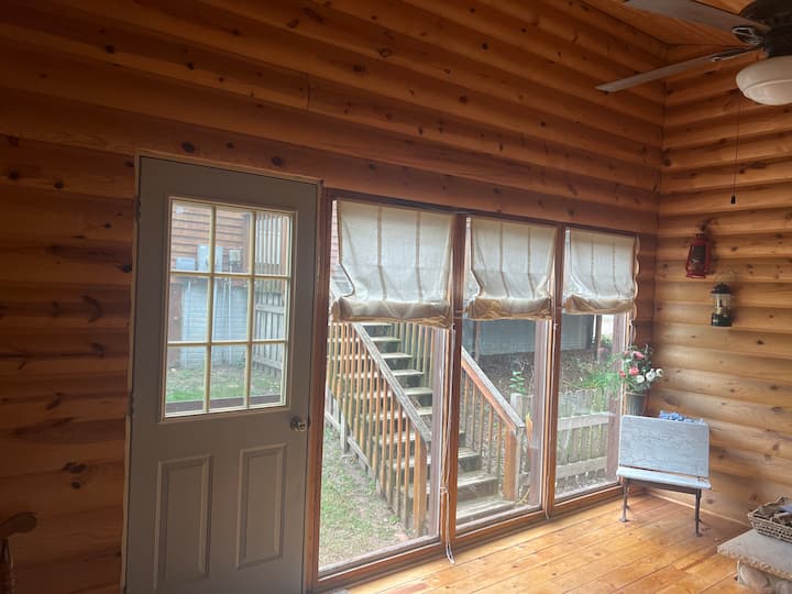 French Island Tiny Cabin - La Crosse, WI