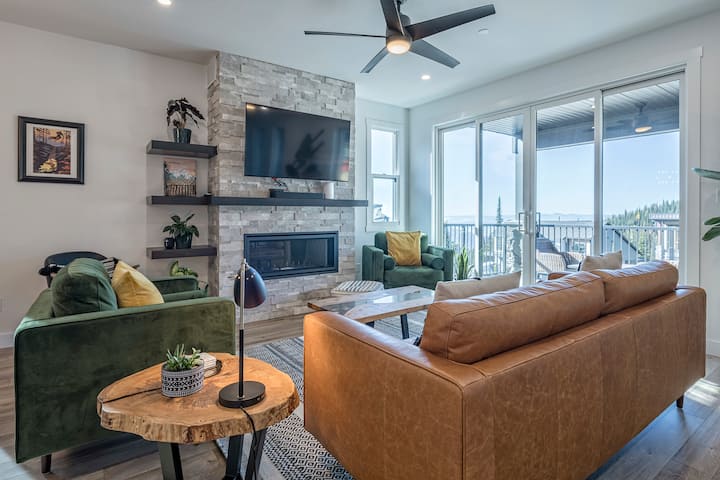 New Duplex W/hot Tub, King Beds And Garage - 암스트롱