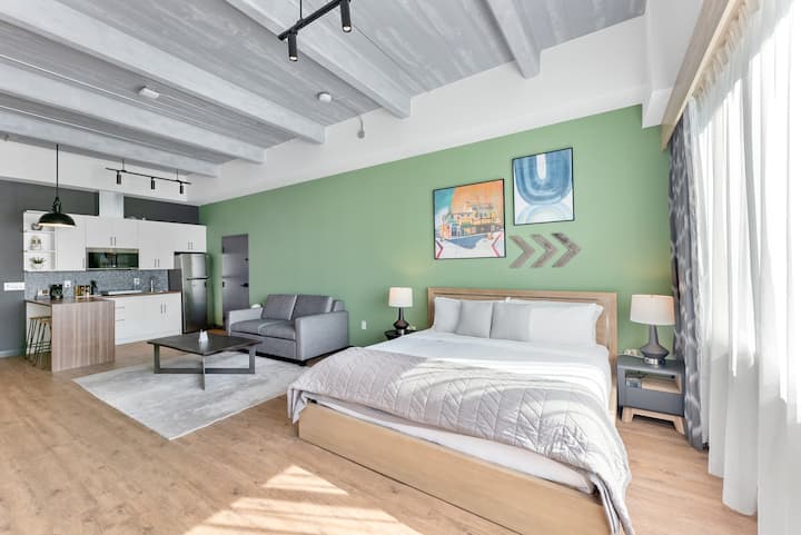 *Walk To Niagara Falls Tourist Area 1 Bedroom Loft - Niagara Falls