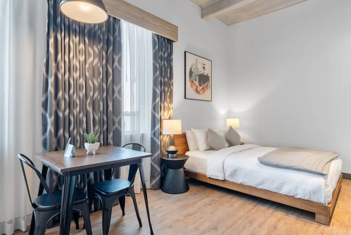 *Walk To Niagara Falls Tourist Area 1 Bedroom Loft - Niagara Falls