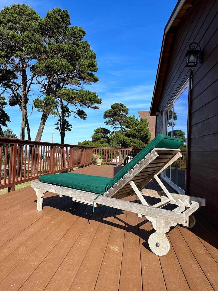 Gigi’s Beach Cottage - Sisters Rock State Park, Port Orford