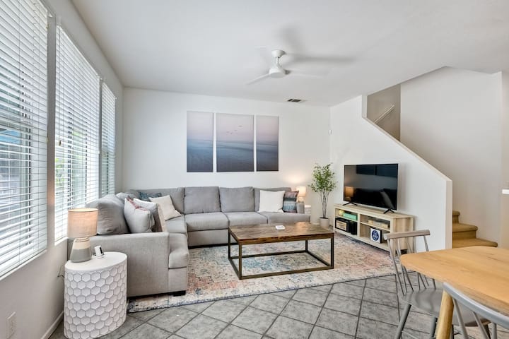 Carlsbad Coastal Townhome! - Carlsbad, CA