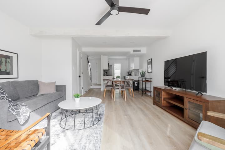 Best Scottsdale Location | 2br W/covered Parking! - Scottsdale, AZ