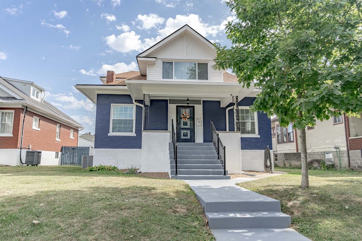 Blue Bungalow - 2.5 Miles From Churchill Downs - Louisville, KY