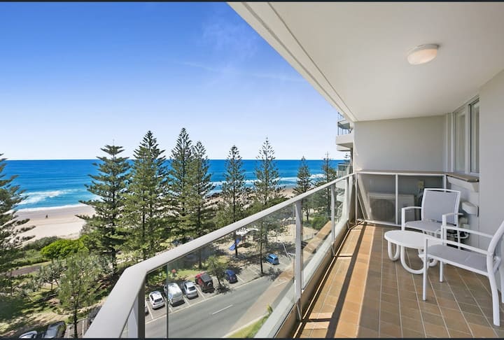 Burleigh Beachfront Oasis Awaits - Gold Coast