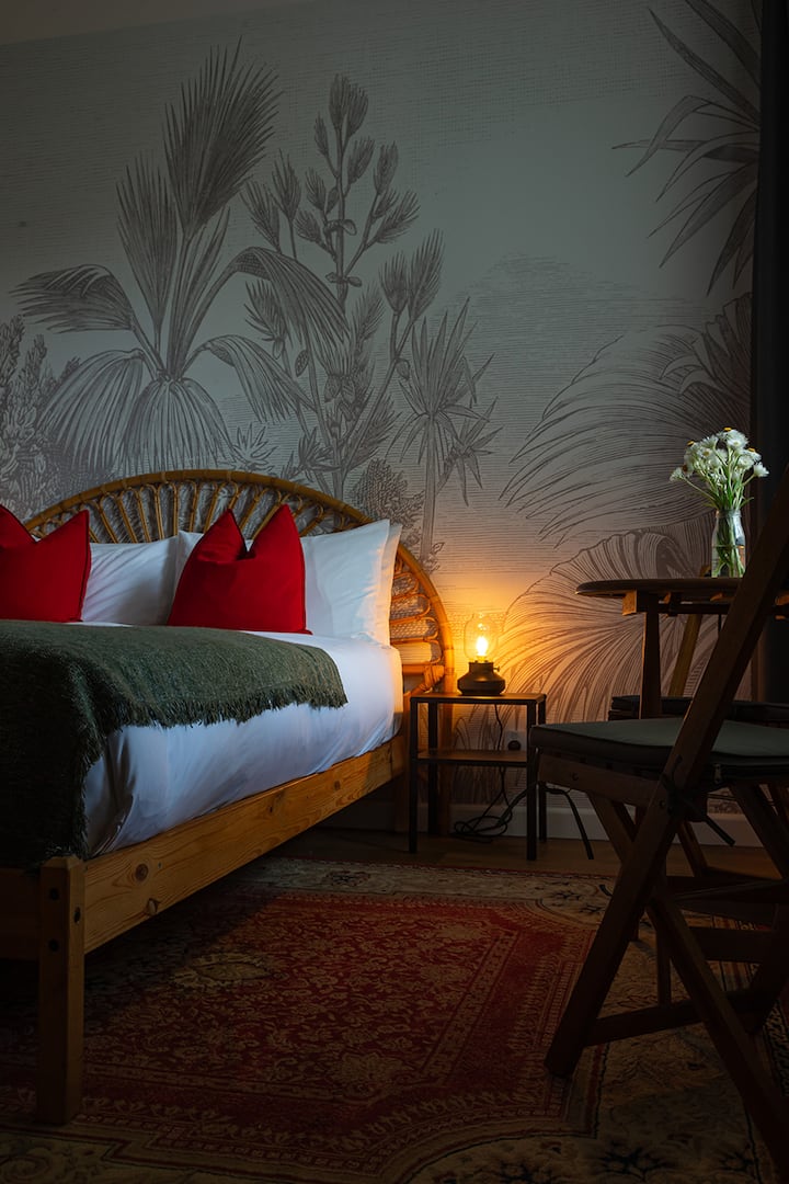 Ground Floor Queen Room - Maleny