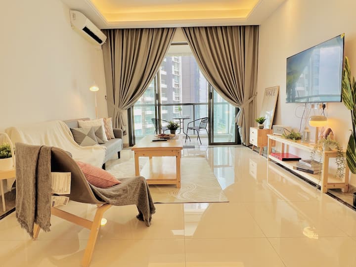 R&f @ Wooden Breeze Hint Of Seaview 3br 10-15pax - Johor Bahru