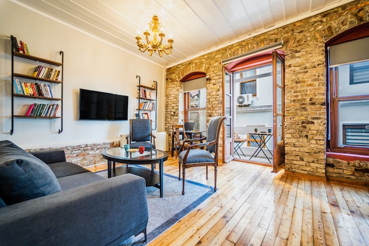 Charming Galata Flat | 2 Min To Tower+balcony-ac - 伊斯坦堡