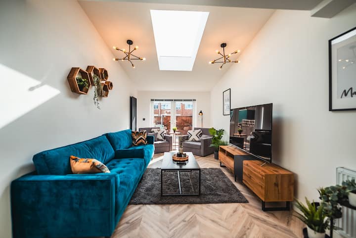 Luxurious 3 Bed Home Free Parking - Manchester