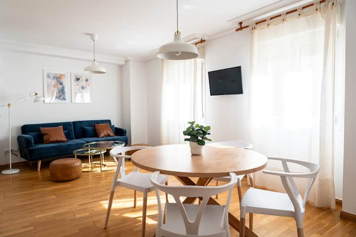 Loira Prudencio: A 1 Minuto De La Plaza Del Pilar - Zaragoza