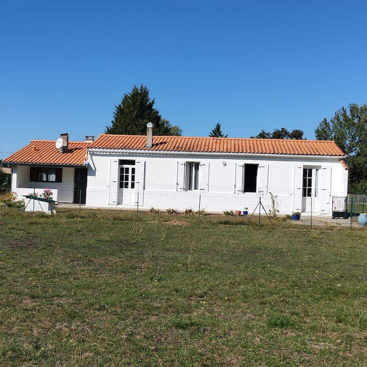 Maison Au Calme Dans Un éCrin De Verdure. - Hourtin