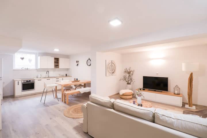 Apartment Below Eden - Lesce