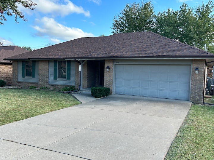 Peaceful Retreat Near Medical Mile In Springfield - Springfield, MO