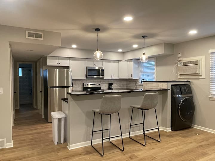 Near Unmc, Walkable Dining, Modern Comfort - Omaha, NE